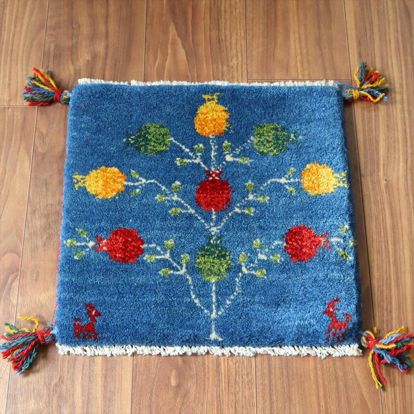 商品詳細商品番号gh43359サイズ39×40cm（フリンジを含まない）厚　み2.6cm程度産　地イラン南部ファルス州素　材ウール×ウール年　代新しいギャッベ織りのタイプGABBEH在庫についてラグは全て一点ものです。同じものの再入荷はあり...