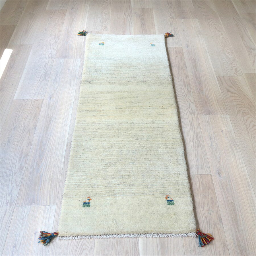 商品詳細商品番号gh43579サイズ173×60cm（フリンジを含まない）厚　み2.3cm程度産　地イラン南部ファルス州素　材ウール×ウール年　代新しいギャッベ織りのタイプGABBEH在庫についてラグは全て一点ものです。同じものの再入荷はあ...