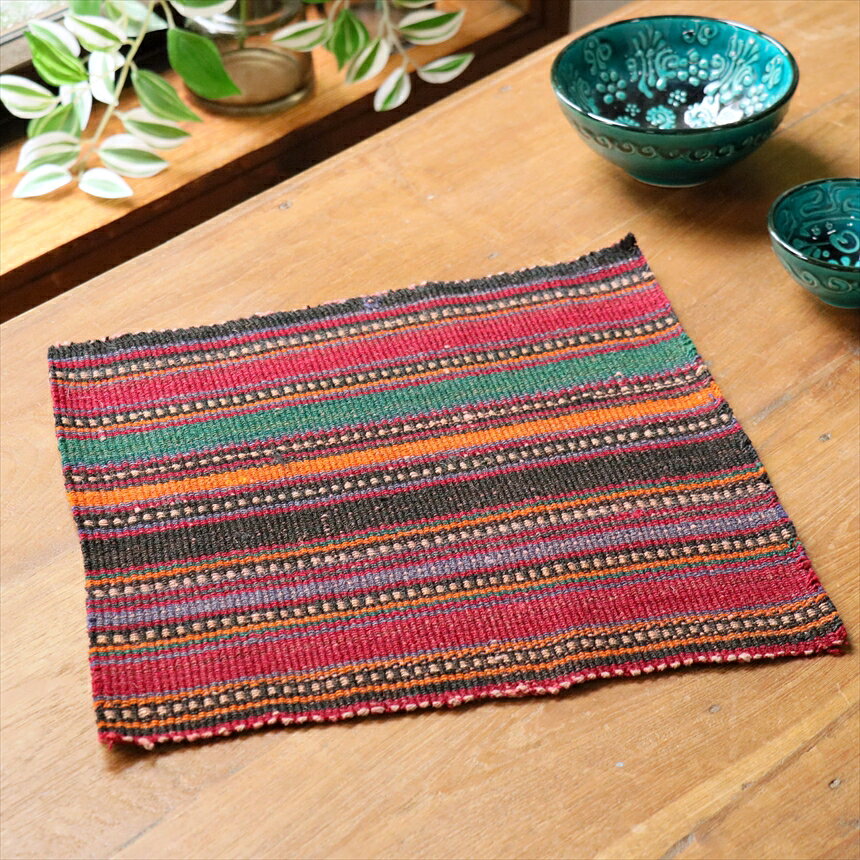 タグ：#近いサイズのキリム商品詳細商品番号gaj2068サイズ縦30x横28cm（フリンジを含まない）産　地イラン北部カスピ海地方織られた年代1960-1990素　材ウール×ウール / 手織りコンディション使われていたときの名残で、ゆがみや...
