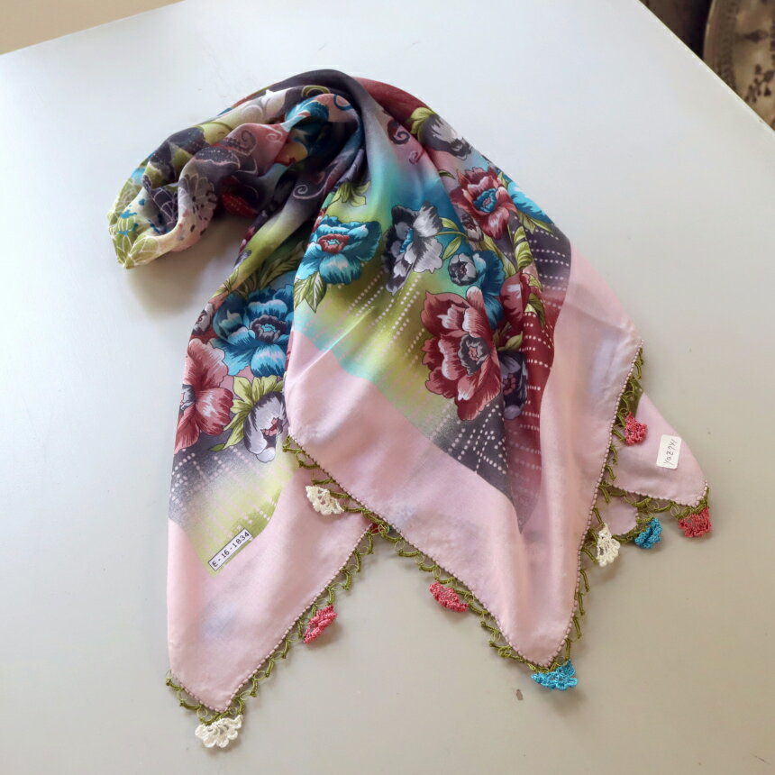 バブーシュマルシェバッグ▼ガラタバザール店舗TOPへオヤスカーフ ヤズマ　正方形　トルコレース編みトゥオヤ　花のモチーフ　ペールピンク　グラデーション商品番号yaz741サイズ92x92cmモチーフ約cm産　地1.5素　材コットン　モチーフ...