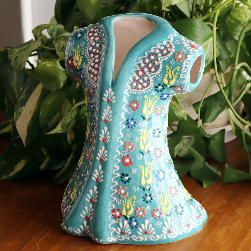 トルコ陶器 伝統衣装カフタン Mサイズ H22×W16×D12cm フラワーデザイン エメラルドグリーンサイズ：H22×W16×D12c重　量：500g材　質：陶器産　地：トルコ・キュタフヤトルコの陶器産業の中心地・キュタフヤで作られていま...