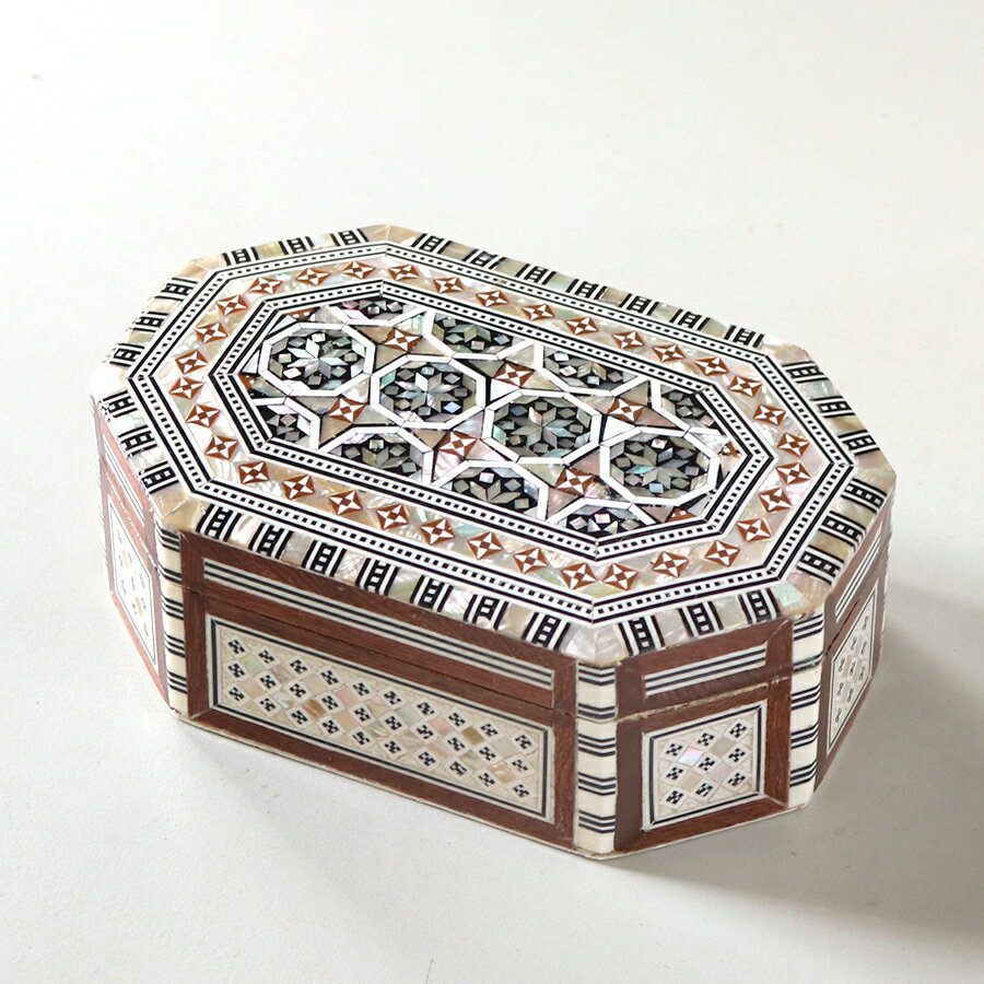▼ガラタバザール店舗TOPへエジプト製螺鈿ジュエリーボックス八角形・Mother of Pearl Jewelry Box Octagon/商品番号rebox-e08サイズW14×H5×D9cm産　地エジプト素　材木製/アコヤ貝/樹脂オスマ...