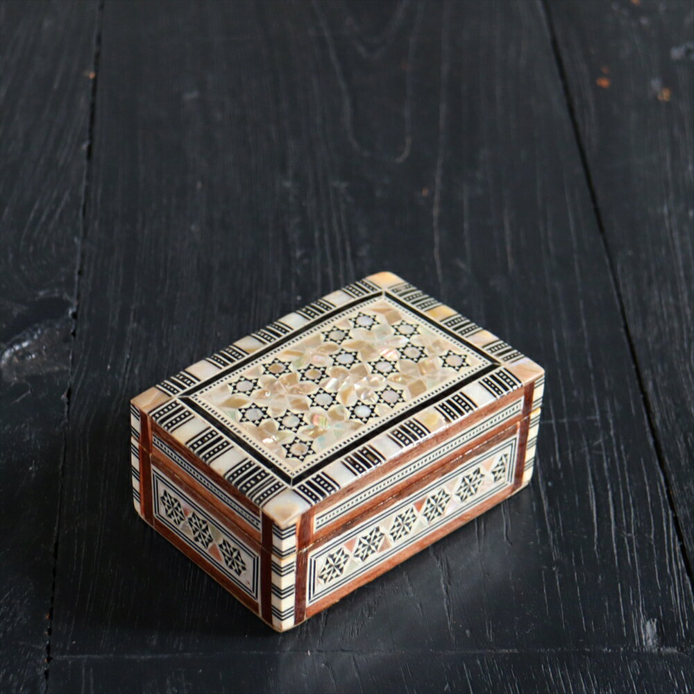 ▼ガラタバザール店舗TOPへ#同じ形&nbsp;&nbsp;#エジプト雑貨&nbsp;&nbsp;Mother of Pearl エジプト螺鈿のジュエリーボックス商品番号rebox-k13サイズW11xD7.5xH5cm 内寸　8x5x2c...
