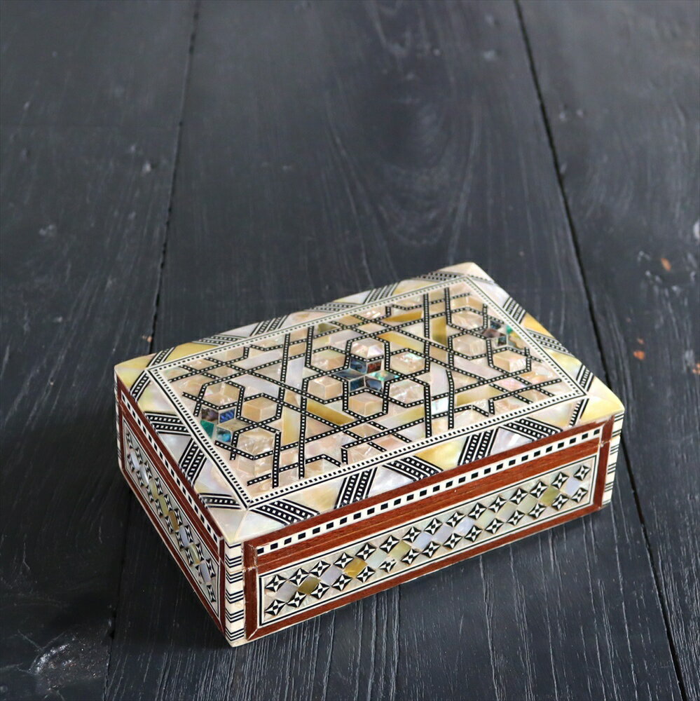 ▼ガラタバザール店舗TOPへ#同じ形&nbsp;&nbsp;#エジプト雑貨&nbsp;&nbsp;エジプト螺鈿のジュエリーボックス　Mother of Pearl Egypt 幾何学模様の伝統工芸品商品番号rebox-m19サイズ長辺16c...