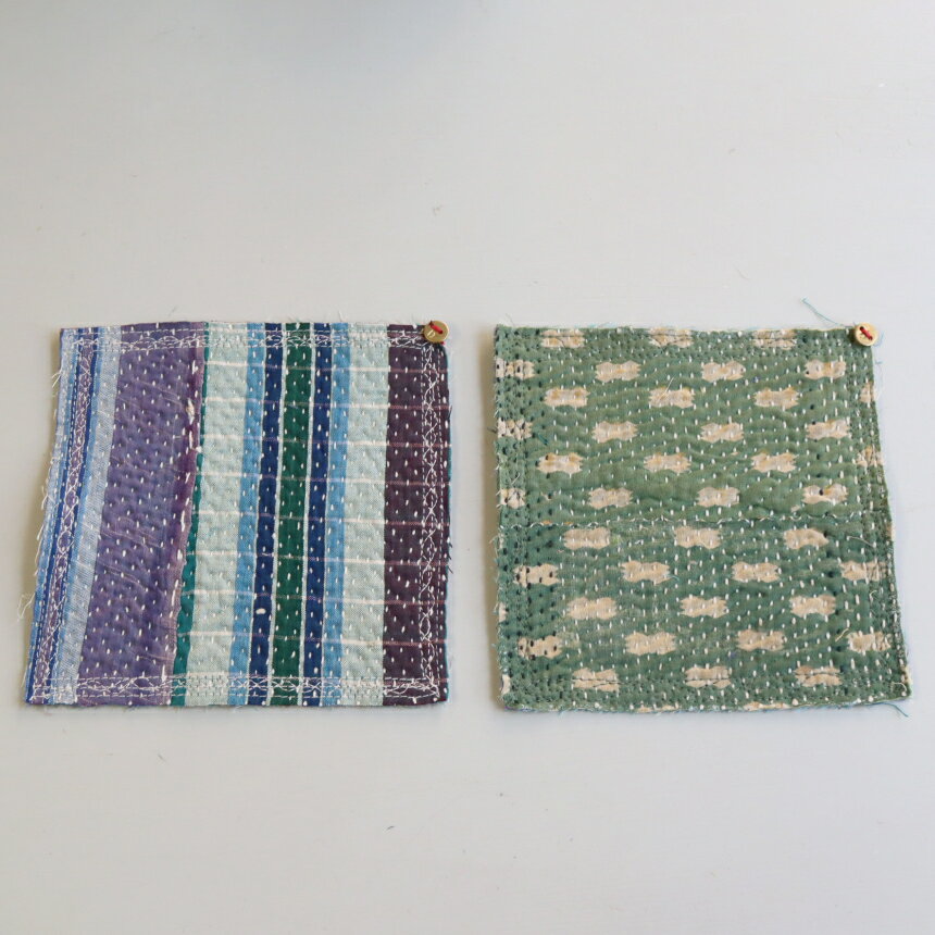 タグ：#同じ形&nbsp;&nbsp;#カンタ刺繍⇒コットン小物コースター12cm 2枚組　カンタ刺繍 インド刺し子ヴィンテージカンタ商品番号ta2389-17サイズ約12x12cm（ゆがみ、サイズ誤差あります）素　材コットン100％産 地...