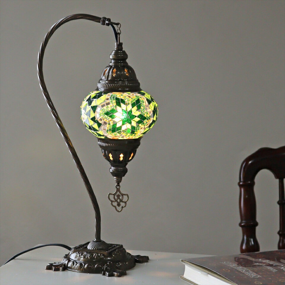 ガラタバザールのモザイクランプシャンデリア大型ペンダントランプ中・小型ペンダントランプテーブル・フロアランプ■イスタンブールの人々によって生み出されるあかりガラタバザールで販売しているモザイクランプは、トルコの経済・文化の中心地、イスタンブ...