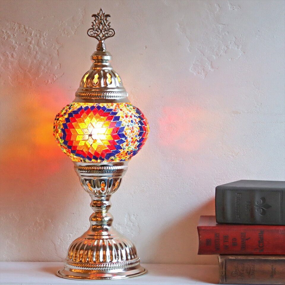 ガラタバザールのモザイクランプシャンデリア大型ペンダントランプ中・小型ペンダントランプテーブル・フロアランプ■イスタンブールの人々によって生み出されるあかりガラタバザールで販売しているモザイクランプは、トルコの経済・文化の中心地、イスタンブ...
