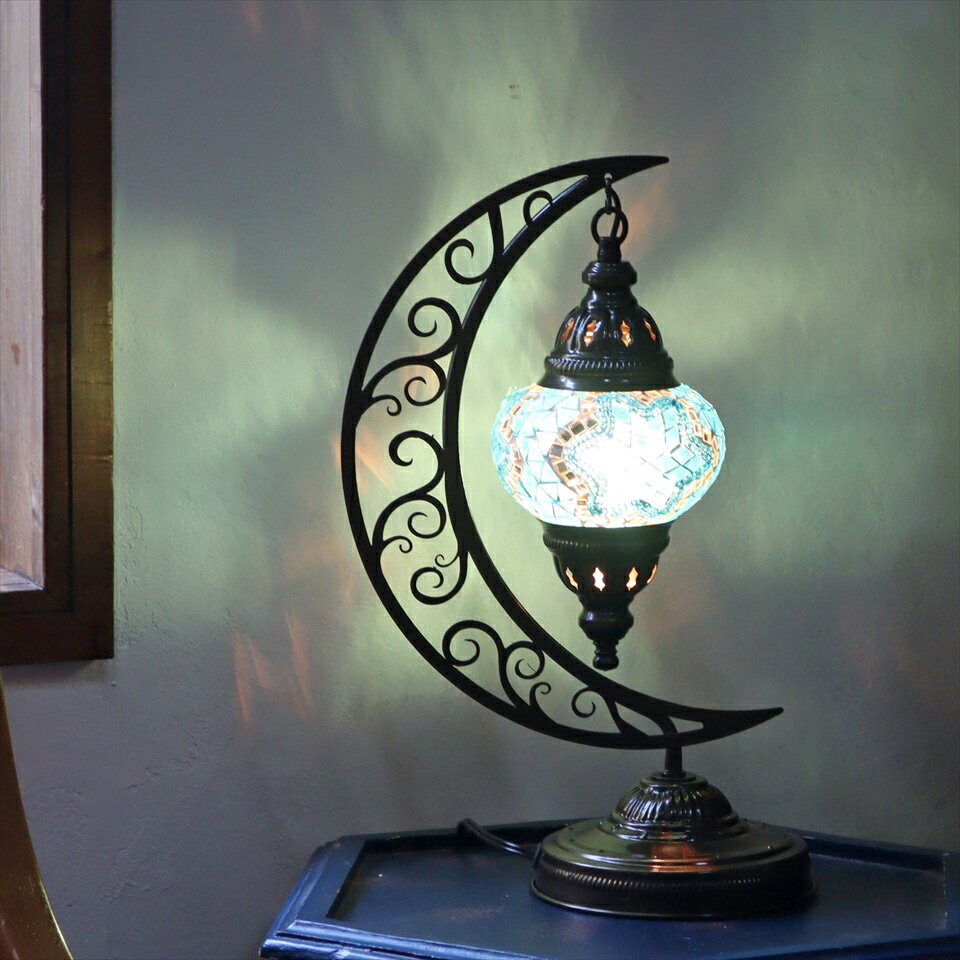 ガラタバザールのモザイクランプシャンデリア大型ペンダントランプ中・小型ペンダントランプテーブル・フロアランプ■イスタンブールの人々によって生み出されるあかりガラタバザールで販売しているモザイクランプは、トルコの経済・文化の中心地、イスタンブ...