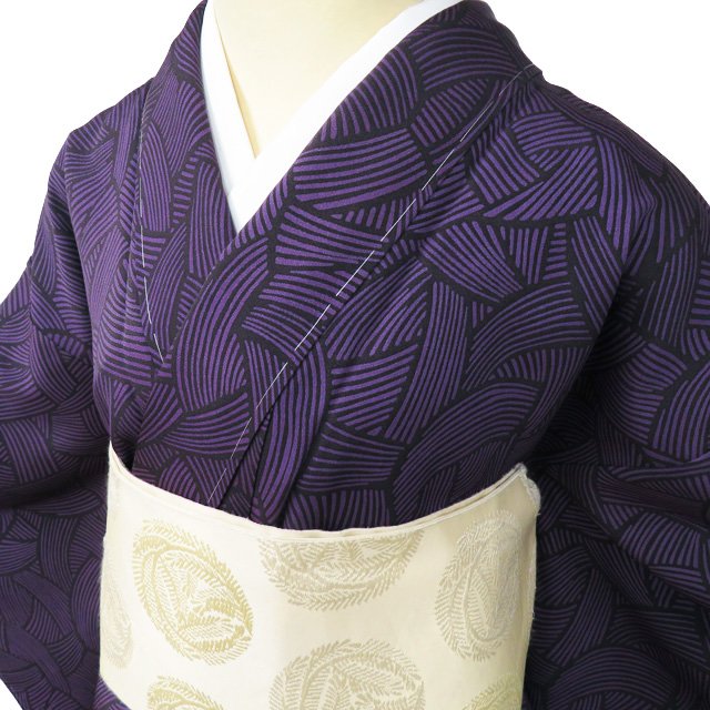 丈162cm(+11) 裄63.5cm(+6) 袖丈48.5cm(+4) 前幅24.5cm 後幅29.5cm ※サイズのお直し、承ります。 （身丈のみ、身幅のみのお直しは承っておりません） ※身丈は肩から測っております。 ※()内はおおよそ...