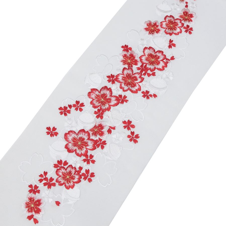 成人式の振袖や卒業式の袴衣装の長襦袢に最適な刺繍の半衿です。 白地に桜の豪華な刺繍が衿元を華やかに演出します。 個性的な半衿で和装コーディネートをより一層お洒落で素敵な思い出にしてください！ 滑らかな肌触りで高級感もあり、適度なハリ、コシが...