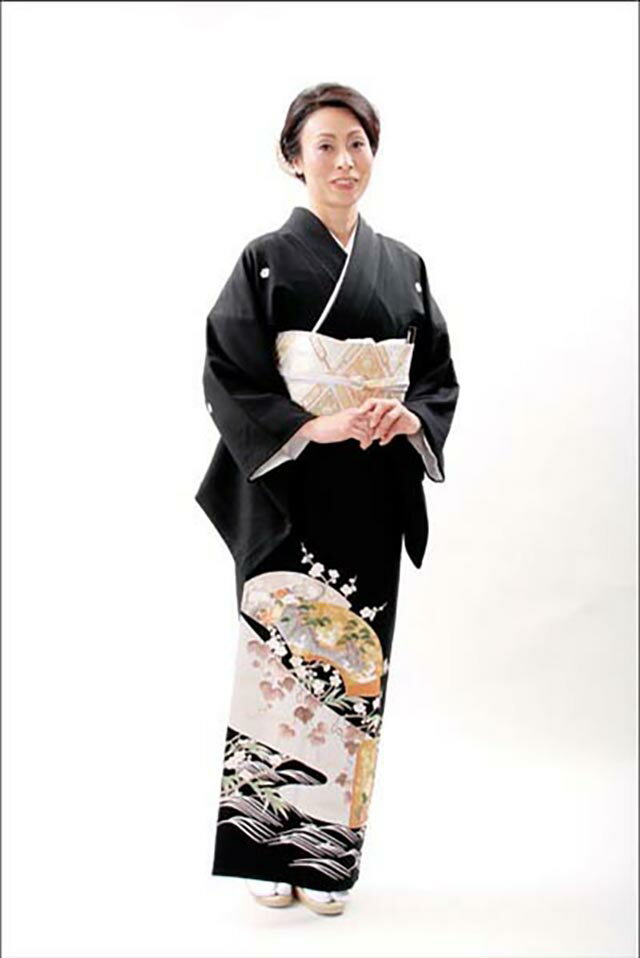 ☆お申し込み方法 「買い物かごに入れる」ボタンをクリックして、 備考欄に、ご使用月日、お支払方法、サイズ等をご記入下さい。 ★黒留袖レンタルのセット内容黒留袖着用に必要なものは全て揃っています。 【セット内容】袋帯・長襦袢・肌着 スリップ・...