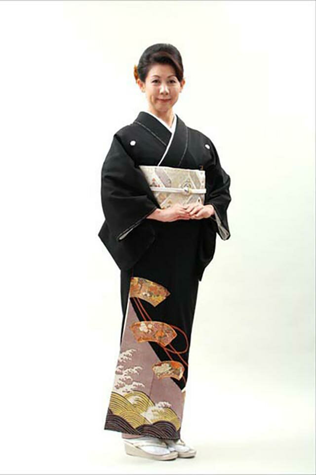 ☆お申し込み方法 「買い物かごに入れる」ボタンをクリックして、 備考欄に、ご使用月日、お支払方法、サイズ等をご記入下さい。 ★黒留袖レンタルのセット内容黒留袖着用に必要なものは全て揃っています。 【セット内容】袋帯・長襦袢・肌着 スリップ・...