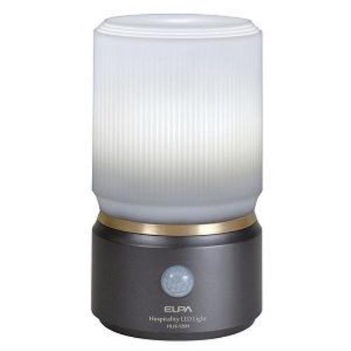 ELPA HLH-1201-DB もてなしのあかり 据置小型小 3W 白色LED ダークブラウン●乾電池式なので場所を選ばず設置可能●人に反応し、自動で点灯。周囲の照度により点灯を調整できる明暗感度センサー調整機能付●選べる点灯モード ・常...