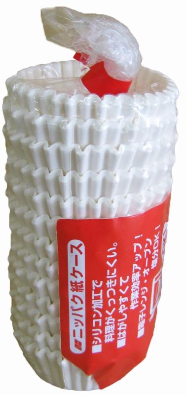 日本製箔 紙ケース 業務用浅口 250P 6号メーカー型番:6号材質:シリコン加工耐油紙用途:お弁当用おかず入れ(お買得増量250枚入り)特徴:電子レンジ・オーブンで使用できます。商品サイズ:6号浅型(底径38mm×深さ21mm)耐熱温度:...