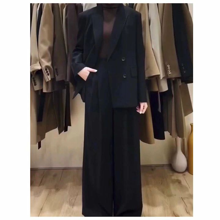 クールな印象のダブルジャケットも柔らかな印象フォーマルとしても優秀でありどちらも単品で普段使いが間違いなくできるのも嬉しい♪【カラー】ブラック/カーキ【サイズ(cm)】ジャケットL:着丈70cm/バスト97cm/肩幅39cmXL:着丈71c...