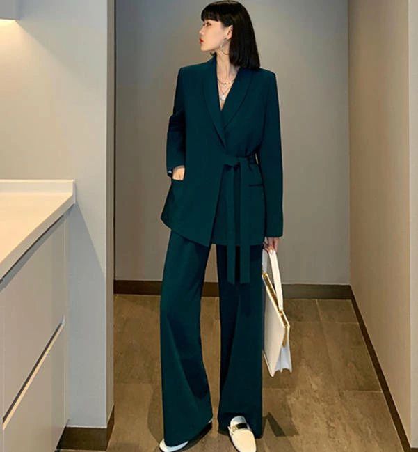 【カラー】ピーコックブルー、ブラック【サイズ(cm)】ジャケットS：肩幅38cm バスト97.5cm 袖丈60cm 着丈68cmM：肩幅39cm バスト101.5cm 袖丈61cm 着丈69cmL：肩幅40cm バスト105.5cm 袖丈6...