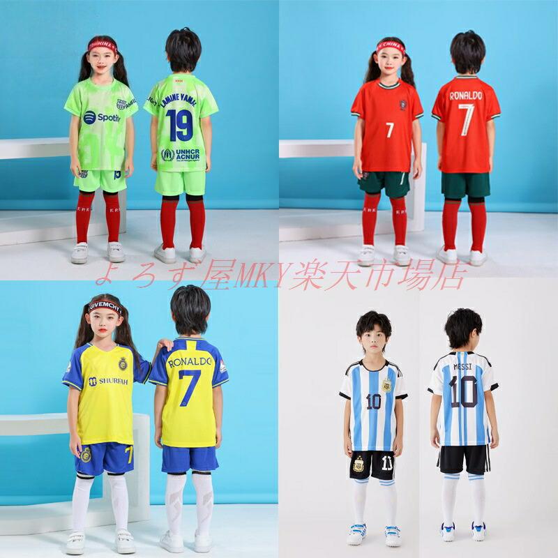 商品情報リピーターが多いサッカーレプリカユニフォームセットですデザイン、生地ともにクオリティが高いです柔らかく通気性に優れた素材が汗を肌から逃がし、一日中快適な着心地をキープしますサッカーの練習着はもちろん、普段着としてもおすすめです※靴下...