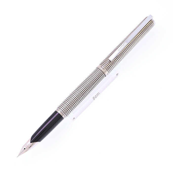 商品程度 ： 中古美品付属品 ： なし本体材質 ： スターリングシルバーペン先素材 ： 14金字幅 ： 細字機構 ： カートリッジ、コンバーター両用式サイズ全長：約133mm (収納時)全長：約144mm (筆記時)胴軸径：約10mmキャッ...