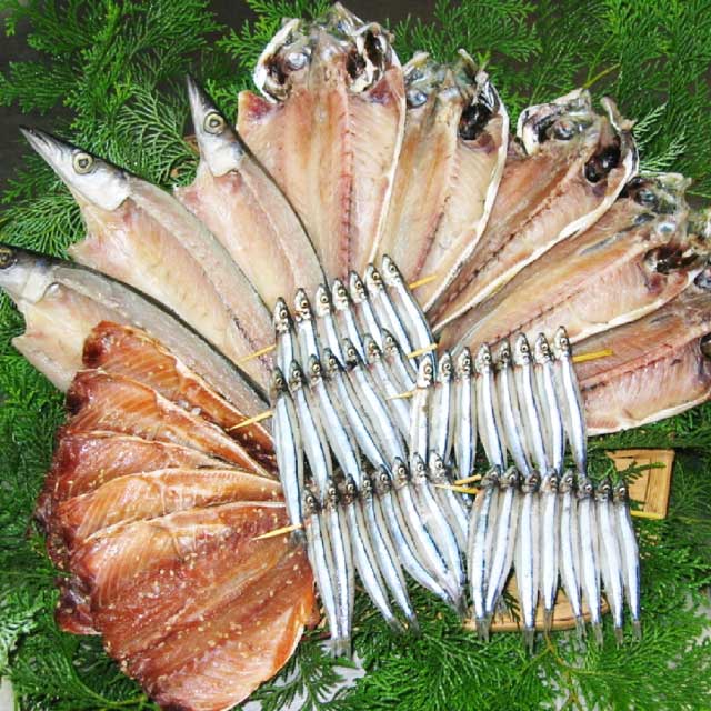 商品詳細 ■商品番号 231222 ■商品種別 干物セット ■内容量 アジ開き　5枚 黒糖あじみりん5枚 カマス開き　3枚 きびなご丸干　5串 ■保存方法 冷凍 ■原産国 日本 ■産地 鹿児島 ■メーカー 又間水産 ■原材料 コメント 又間...