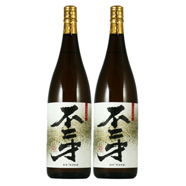 商品詳細 ■商品番号 210765 ■商品種別 芋焼酎 ■内容量 1800ml×2本 ■アルコール度数 25度 ■麹菌 白麹 ■蒸留方法 常圧蒸留 ■メーカー （有）佐多宗二商店 ■原材料 芋・米麹 コメント ラベルには「こん焼酎は圏外人呑...