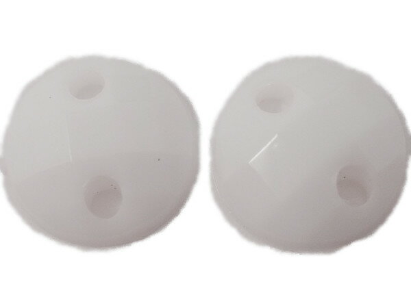 サイズ0.8×0.8cm_25個入り色白（ホワイト）商品説明白（ホワイト）のビジュー（アクリルビーズ ラインストーン）です。両脇に穴が2つ空いていますので、こちらから縫いつける形でリメイク・手芸にご利用ください。キラキラと輝きますので、ダン...