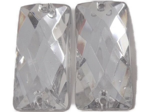 　サイズ0.9×2.0cm_5個入り色クリスタル商品説明クリスタルのビジュー（アクリルビーズ ラインストーン）です。両脇に穴が2つ空いていますので、こちらから縫いつける形でリメイク・手芸にご利用ください。キラキラと輝きますので、ダンスやフィ...