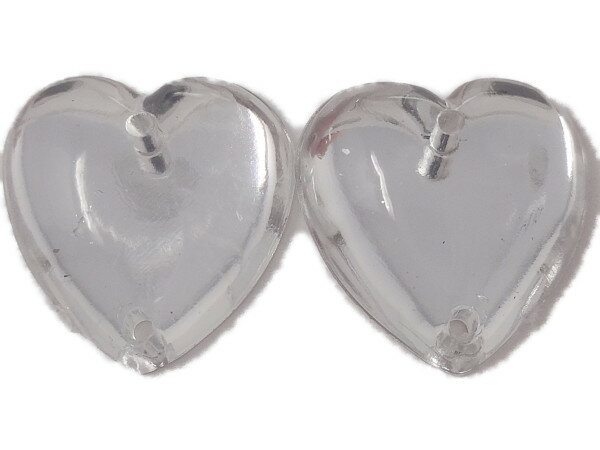 　サイズ1.3×1.3cm_7個入り色クリスタル商品説明クリスタルのビジュー（アクリルビーズ ラインストーン）です。両脇に穴が2つ空いていますので、こちらから縫いつける形でリメイク・手芸にご利用ください。キラキラと輝きますので、ダンスやフィ...