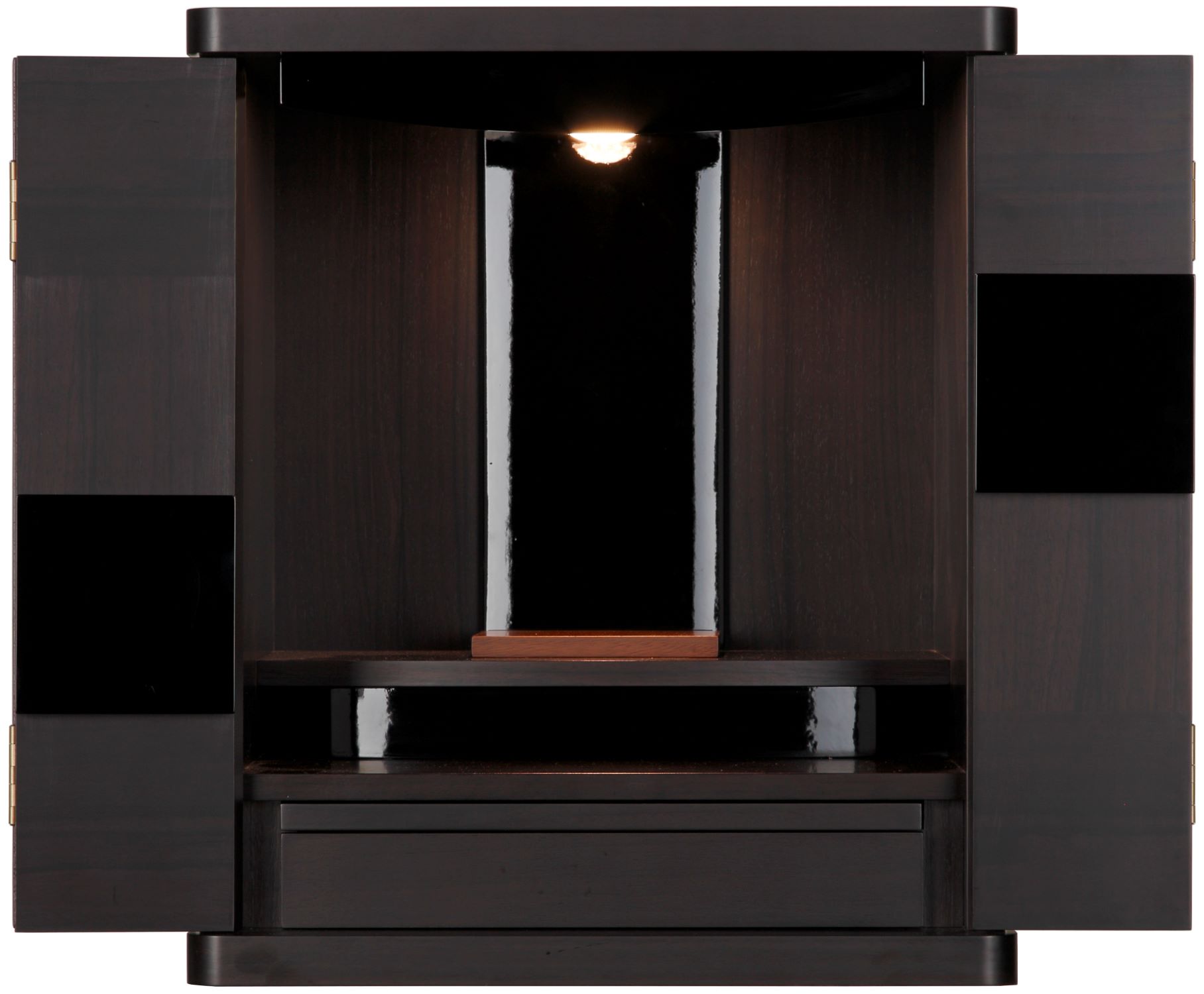 高級素材の代表『黒檀の黒』。漆黒の漆を感じさせる『深い黒』との組み合わせで作られた市松模様。シンプルながら存在感のあるお仏壇です 【サイズ】高:51×幅:43×奥行:37cm 　　　　（上段から天井）高:29cm 　　　　（上段中央）奥行:...