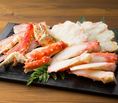 ボイルしたタラバガニを食べやすく、斜めにカットしてあります。殻から簡単に外して、お召し上がりいただけます。原材料たらばがに足(ロシアまたはアラスカ産) 、食塩内容量500g前後（カット済み・ボイル済）（冷凍）発泡トレイ入 ※冷凍時の重さで表...