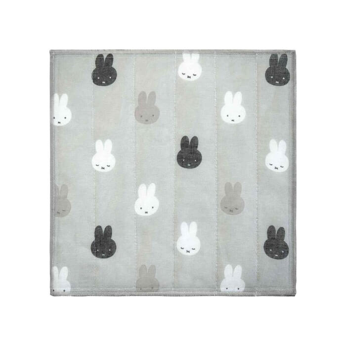 モノトーンのミッフィーのかわいいふきんです。 しっかり汚れや水分を拭きとれて使い勝手がいいのが特徴です。 同柄ふきん3枚セットになっております。 【仕様】 商品サイズ(cm)：30×30×0.1 商品重量(g)：20 原産国：中国 【材質】...