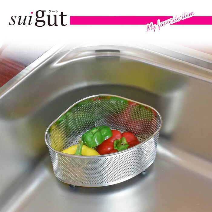 洗いやすく、型くずれしにくいパンチング加工。 シンクを傷つけにくいゴム足付。 【仕様】 サイズ:17.1×11.9×9.9cm 本体:ステンレス鋼、足部:合成ゴム 生産国:中国 ■メーカー希望小売価格はメーカーカタログに基づいて掲載しています