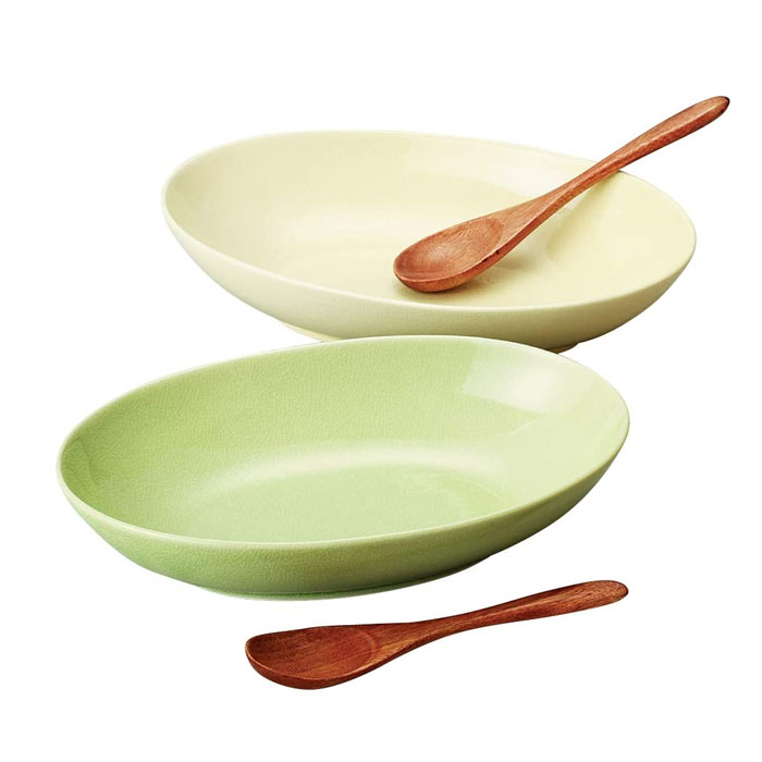【仕様】 カレー皿（W27×D16×H5cm）×2 日本製 木製カレースプーン×2 中国製 化粧箱［29×18.5×8.5cm］：1.2kg 材質：磁器 ＊電子レンジ・食器洗浄機対応■メーカー希望小売価格はメーカーカタログに基づいて掲載しています