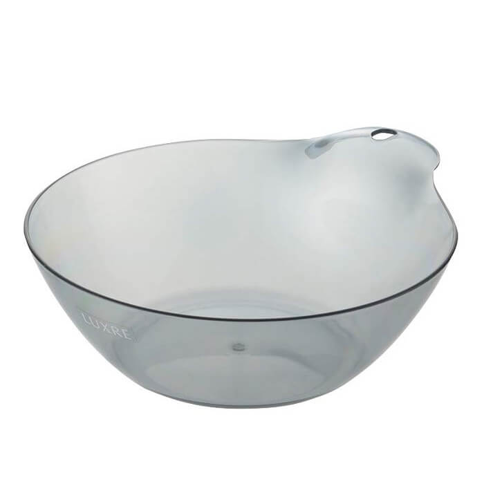 透明感×ニュアンスカラー 美しく、機能的なこのフォルム。 凹凸がなくお手入れしやすく、こだわりの座面形状の湯おけです。 サイズ/25×29.5×9.5H(cm) 製品重量/330g 容量/2.5L 材質/PET 耐熱温度/70℃ ■メーカー...