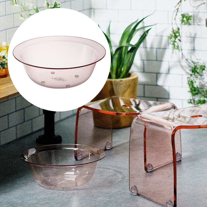 バスルームを広く開放的に見せてくれる、透明度の高いアクリル素材を使用したウォッシュボール 丈夫で割れにくく安心 底面に滑り止め付き アクリルならではの艶めきのあるラグジュアリーなバスルームを演出 【仕様】 サイズ：幅28x奥行28x高さ9....