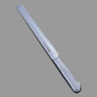 【仕様】サイズ：21cm全長：340mm質量：145g背厚：3.0mmプロのニューステータス Briet-M11PRO特長と品質 ●モリブデンバナジウム鋼をベースと たブライト特殊鋼をサブゼロ処理により高い硬度と靱性を与え、切れ味を一段と高...