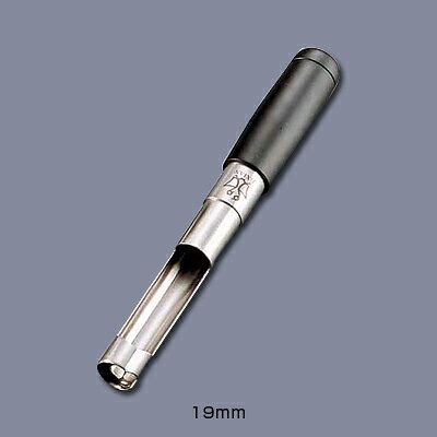 【仕様】 直径×全長：19mm×190mm 簡単キレイ!とっても大変な丸いかざり料理も誰でも簡単、思いのままに球体が作れます。 ■球クリ（ボール状専門刃） ① 刃の部分を材料と平行に保ちながら左右に回し、刃の先を内側に入れ上半分...