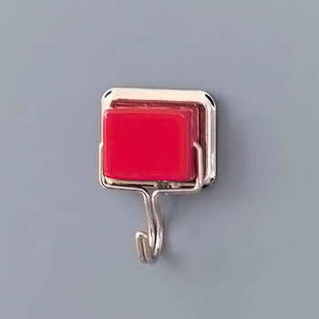 【仕様】 幅×奥行×高さ：43×35×13mm 質量：62g ●付属の接着剤付鉄板を使用すると、スチール以外の所でも 御使用できます。