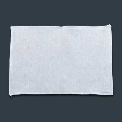 【仕様】 奥行×幅:約230×340mm 材質:ポリエステル約45%、レーヨン約30%、綿約25% ●カラ拭き使用では、小砂・ホコリ・髪の毛などを集める清掃ダス ターとして、水拭きでは幅広雑巾として広範囲の水拭き作業に 適しています。