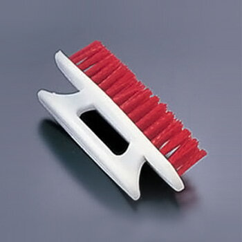 【仕様】 メーカー品番:1832 カラー:レッド 幅×奥行:105×36mm 毛長:20mm ●耐熱温度:85℃ ●爪専用ブラシです。