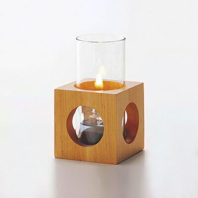 【仕様】 メーカー品番：OL-27W-155C 幅×奥行×高さ：70×70×132mm 燃焼時間：6H 重量：600g 人と人とが会い交える心を伝えあうひととき、テーブルに彩る1つの灯火がドラマティックに演出します。●木製ベース