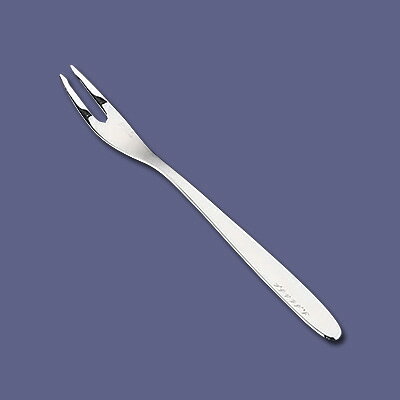 【仕様】 形状名：プチサラダフォーク 全長：145mm ●食材別に使いやすく食べやすいデザインになっています。 ●用途がすぐ分かるように、ハンドルに食材の名前を打刻してあります。
