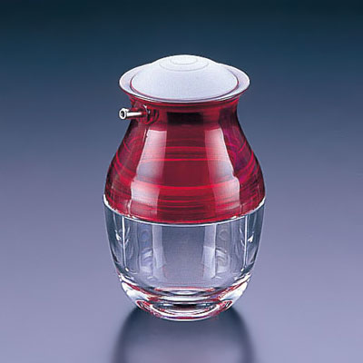 【仕様】 色：クリアレッド 直径×高さ：60×98mm 容量：70c.c. 材質:本体・フタ/メタクリル樹脂 ボタン・パッキン/シリコン樹脂 ●ワンプッシュで約3c.c.の分量が出せます。