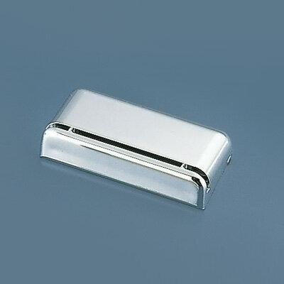 【仕様】 メーカー品番：PCG-53 カラー：シルバー 幅×奥行×高さ：50×25×11(5)mm 材質:ポリスチレン 真空蒸着メッキ ●カードを立てる部分は2ヶ所にツメがあるため、薄手の紙から名刺まで挟むことができます。 ※写真のカードは...