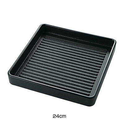 【仕様】 サイズ：24cm 規格：3人用 間口×奥行×高さ：240×240×33mm バイキングスタイルや食べ放題のしゃぶしゃぶや焼き肉のお皿に！ 特長 ●肉を盛り付けてのスタッキング可能！ ●全面エンボス加工の為、キズ・汚れが目立ちません...