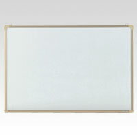 外寸:横900×縦600×厚55mm重量:4kg白板無地材質:ボード芯材=間伐材,角パーツ=再生ABS受け皿,マーカー(黒)1本,イレーザー,吊下げ金具2個,取付ビス2本付 ■メーカー希望小売価格はメーカーカタログに基づいて掲載しています