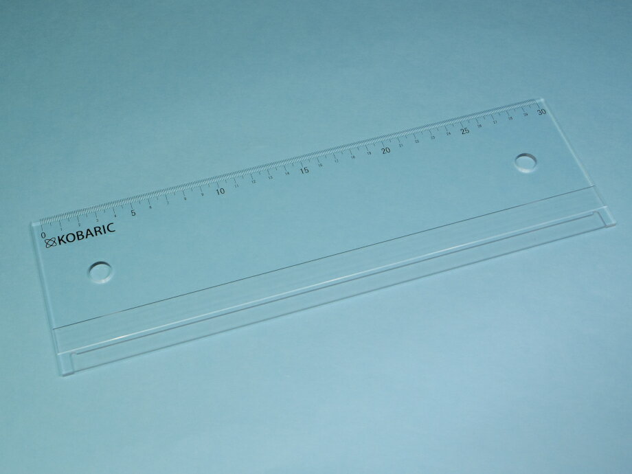 本体サイズ:310×100×3mm本体重量:100gパッケージサイズ:350×110×3mmパッケージ重量:110g入り数1レールとガイドでキレイに三つ折りちょうどいいサイズにA4用紙を三つ折りできる。材質:アクリル樹脂生産国:日本 ■メー...