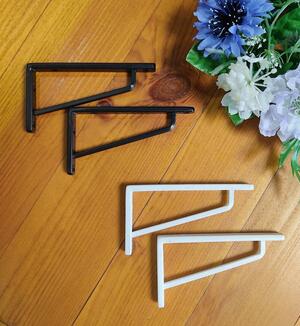 商品情報商品詳細ブラケットS ホワイトorブラックサイズ：W0.8D10.5H5.5重量：0.085kg素材：アイアン耐荷重量：1kgビス別売り注意事項※2個セットの販売です(ビス付属無し)・防水、防滴処理は施されておりません。・素材の特性...