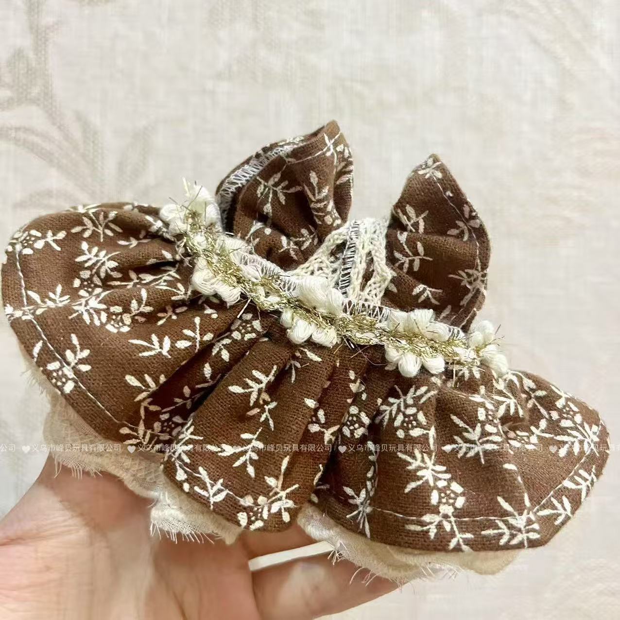 製品仕様: ◆素材: ポリエステル ◆本製品服単品、ぬいぐるみ本体/靴/リボンは含まれていませんのでご了承ください。 商品について: 商品写真はできる限り実物の色に近づけるよう徹底しておりますが、 お使いのモニター設定、お部屋の照明等により...