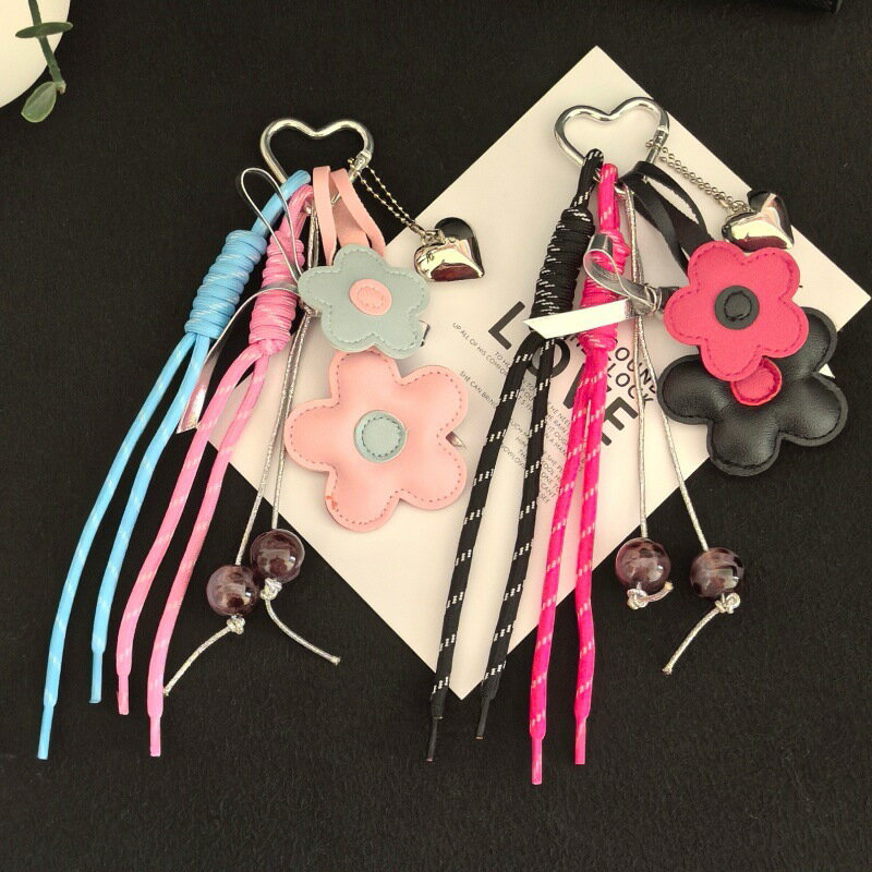 【レディース バッグチャーム アクセサリー 高品質 大人用 おしゃれ シンプル ギフトおしゃれ高級感リボンレザーベア編み紐チャームインスタ韓国風バッグアクセサリー 概要説明：レディース向けのバッグチャームで、犬好きやシュナウザーが好きな方に...