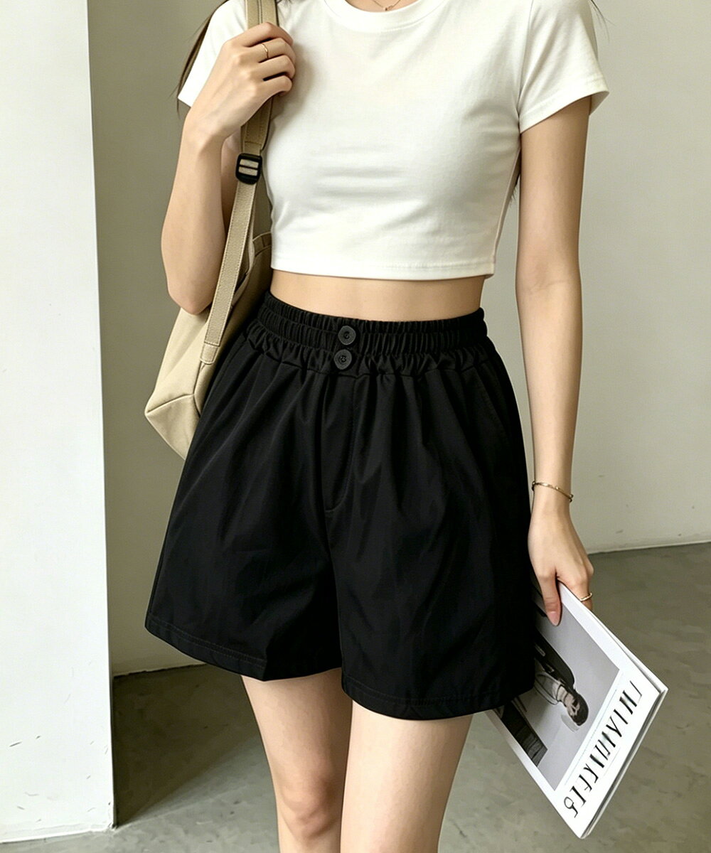 【ハイウエストショートパンツ 美脚見え無地 レディース 夏コーデ 大人カジュアル 通勤用 シンプル｜快適なウエストゴムとAラインシルエットで、大人カジュアルを演出。】 概要説明：レディース向けのハイウエストショートパンツで、美脚見え効果のあ...